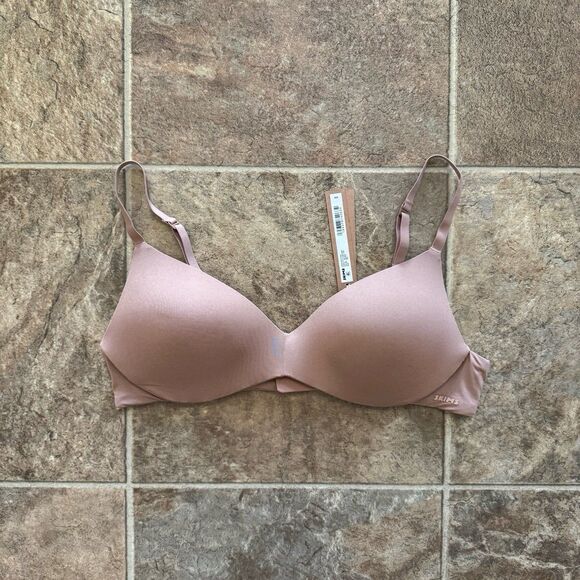 SKIMS | Intimates & Sleepwear | Skims Wireless Form Pushup Plunge Bra ...